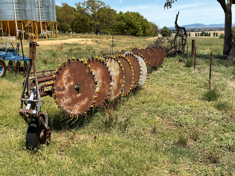 Lot 15 - Hay rake | AuctionsPlus