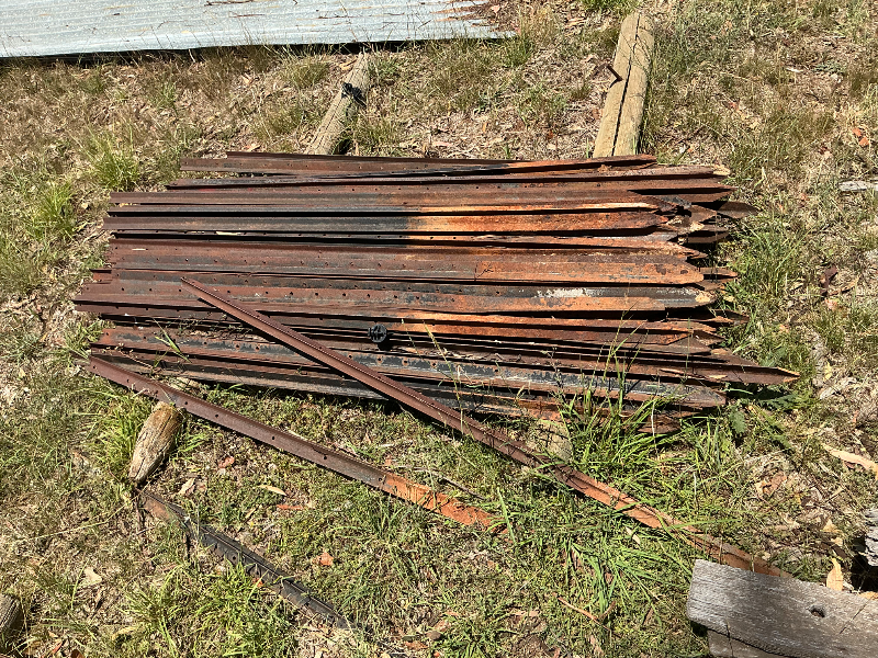 Lot 74 - 100 second hand posts | AuctionsPlus