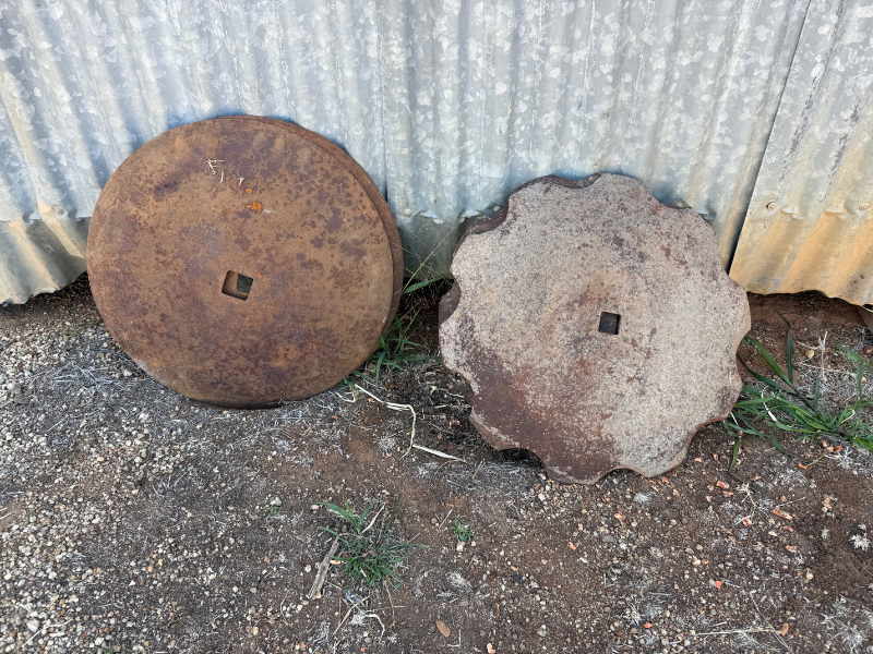 Lot 276 - Assorted Discs | AuctionsPlus