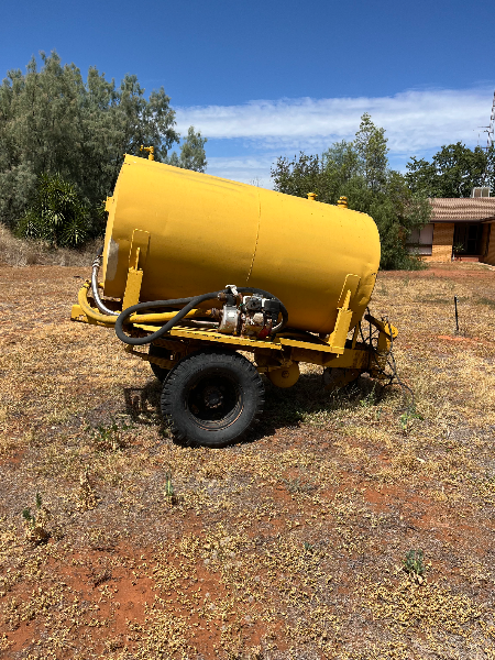 Lot 100 - Towable Fuel Tank with air compressed grease gun | AuctionsPlus