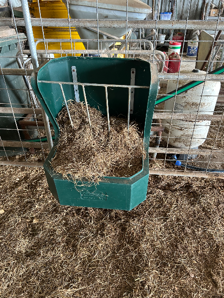 Lot 108 - Poly Master Hay Feeder | AuctionsPlus