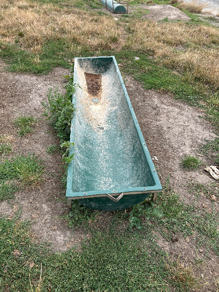 Lot 118 - Poly Grain Trough | AuctionsPlus