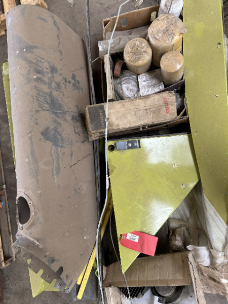Lot 74 - Claas Header and Front Parts | AuctionsPlus