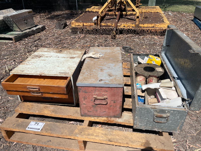 Lot 99 - 2 x steel tool boxes and timber drawer unit | AuctionsPlus