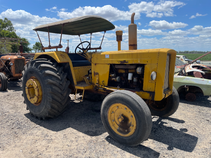 Lot 113 - Chamberlain Countryman Tractor, model C6100, new rear tyres ...