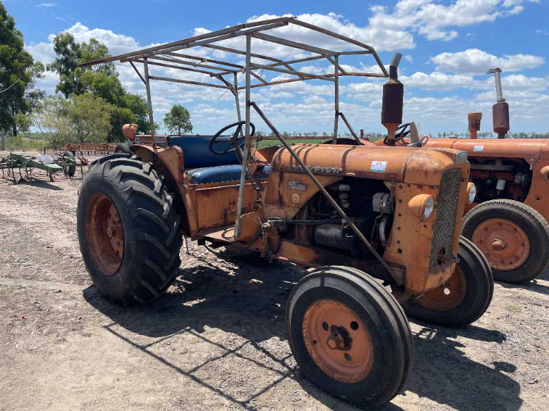Lot 114 - Chamberlain Champion 9G Tractor, new front tyres, good rear ...