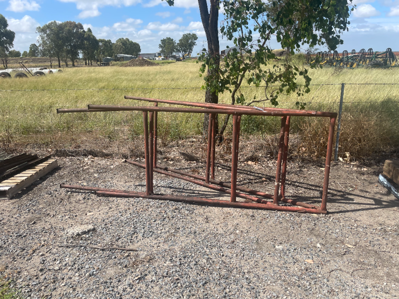 Lot 134 - 2 x 8 ft steel trestles | AuctionsPlus