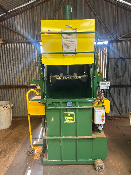 Lot 6 - TPW Xpress Wool Press | AuctionsPlus