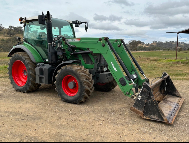 Lot 12 - FENDT 512 VARIO 4WD TRACTOR FRONT END LOADER 122HP ...