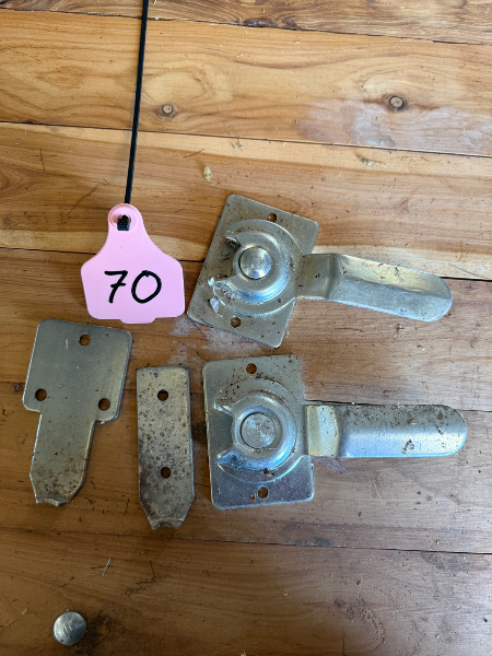 Lot 70 - Tray latches | AuctionsPlus