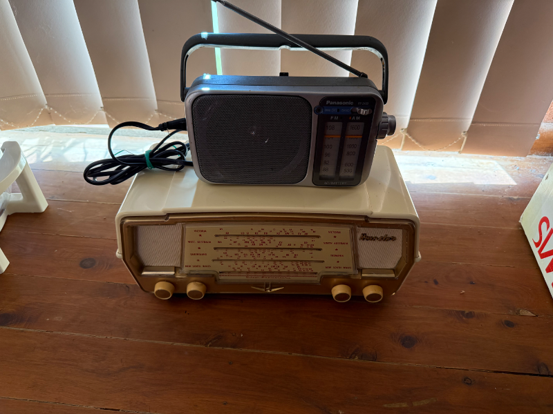 Lot 142 - Radios | AuctionsPlus