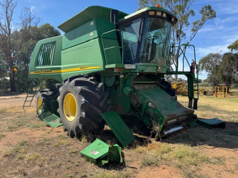 Combine Harvester & Front | AuctionsPlus