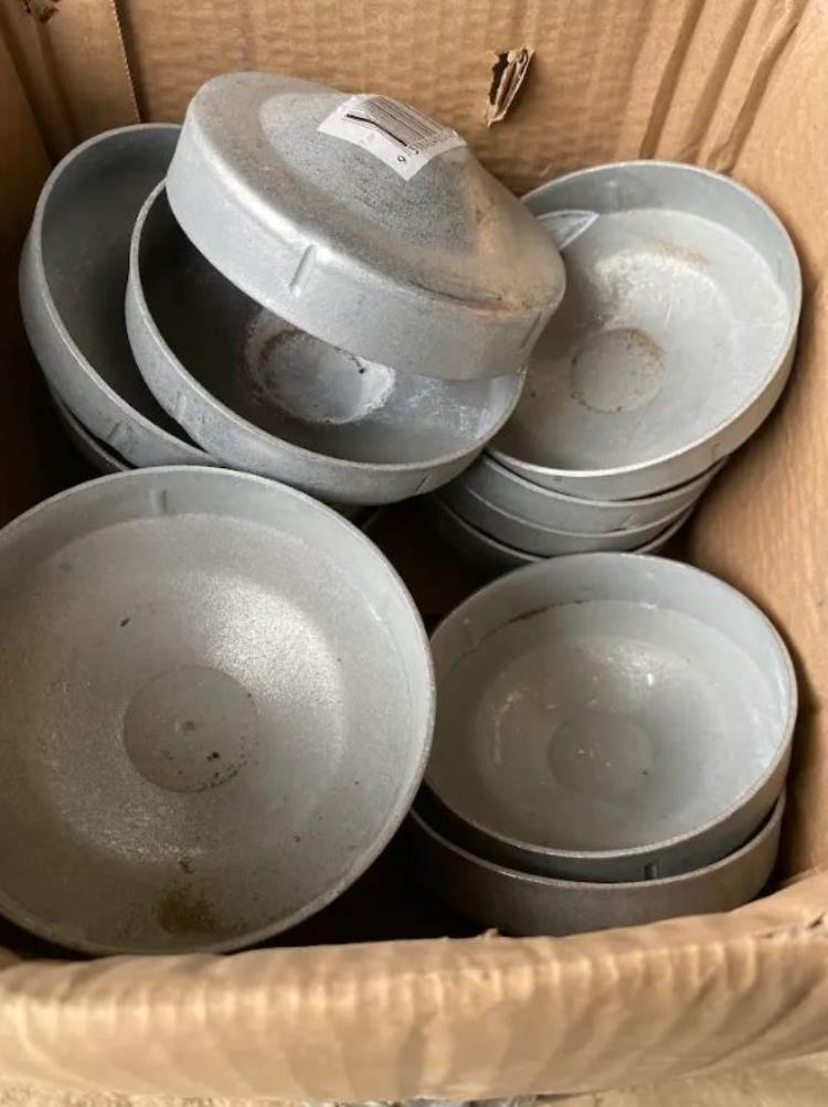 16x 100mm x 2.1m Gal Posts incl. Caps. (new) | AuctionsPlus