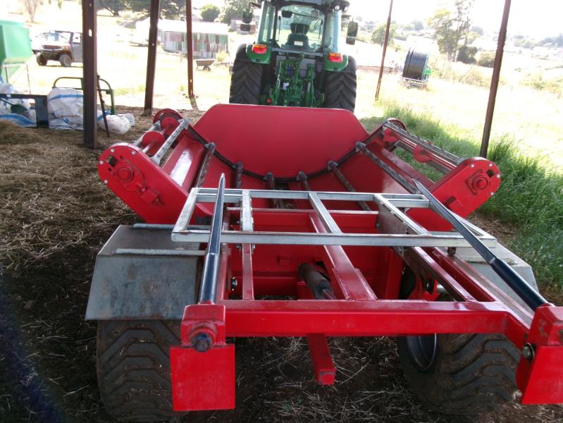2022 Elite 2 Bale Trailing Feed Cart | AuctionsPlus