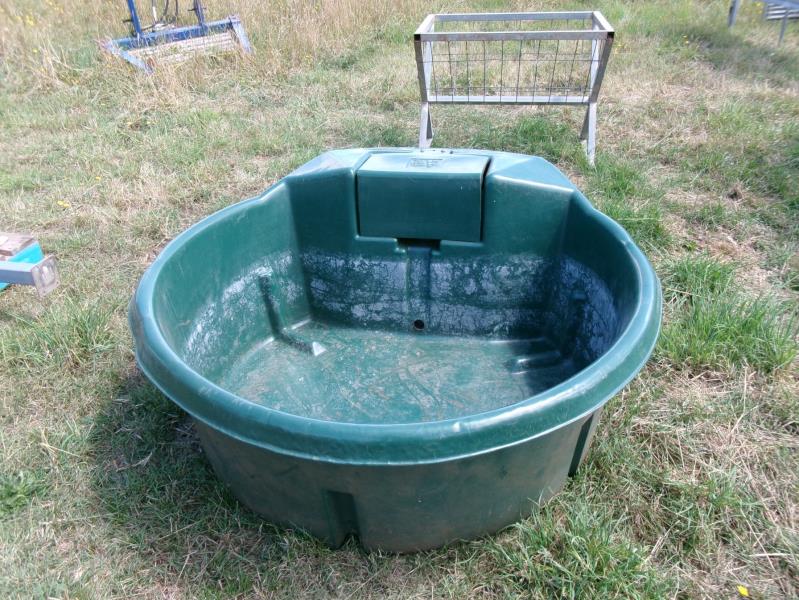 Lot 88 - Orion 600L Water Trough | AuctionsPlus