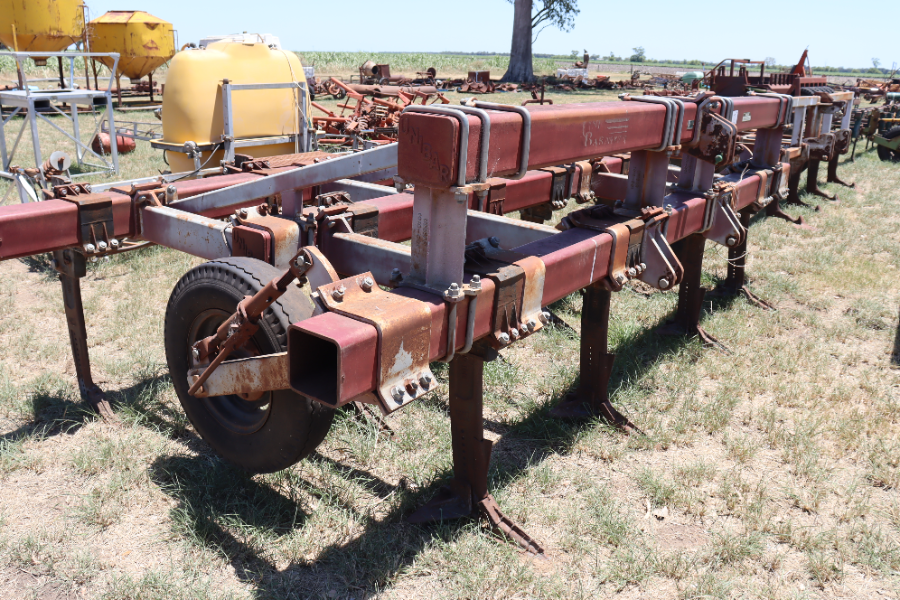 Lot 7 - 4m Unibar side buster | AuctionsPlus