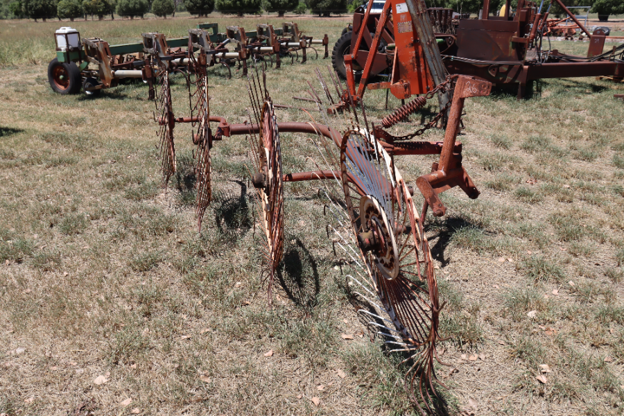 Lot 26 - Vicon 4 wheel hay rake | AuctionsPlus