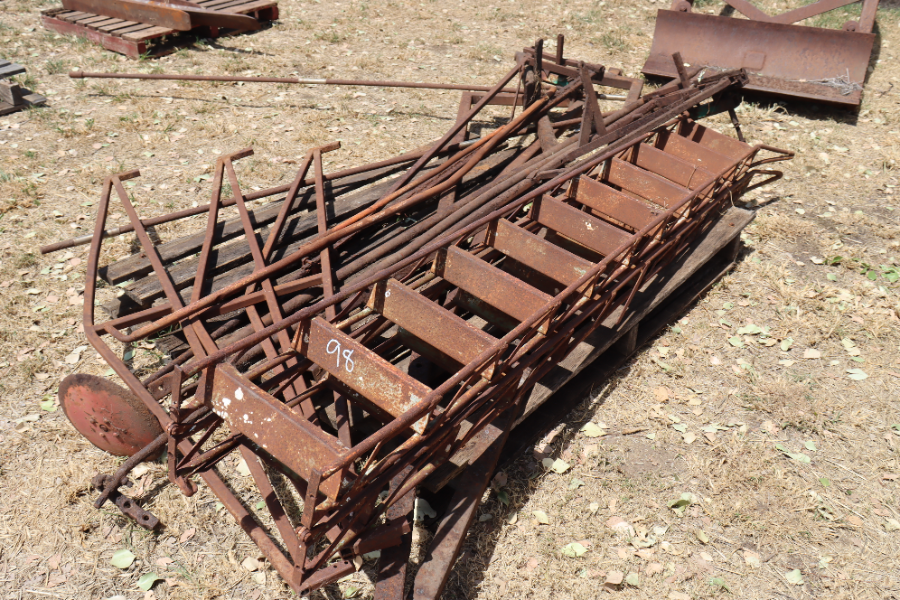 Lot 98 - Pallet ladder & marker arms | AuctionsPlus