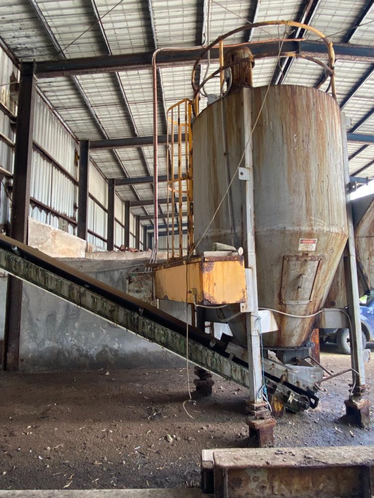 Lot 26 - Vertical Blender, Weigh System & Conveyor | AuctionsPlus