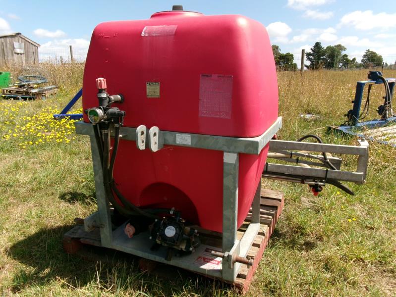 Lot 91 - Silvan 400L Spray Unit - needs pump repairs | AuctionsPlus