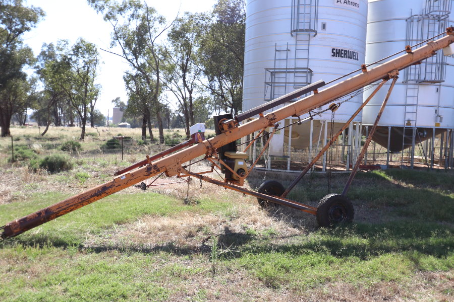 Lot 39 - PI 33ft x 8 inch auger with 10hp subaru | AuctionsPlus