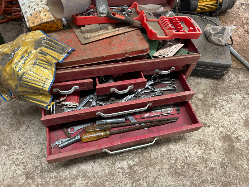 Lot 51 - Tool Chest and Tools | AuctionsPlus
