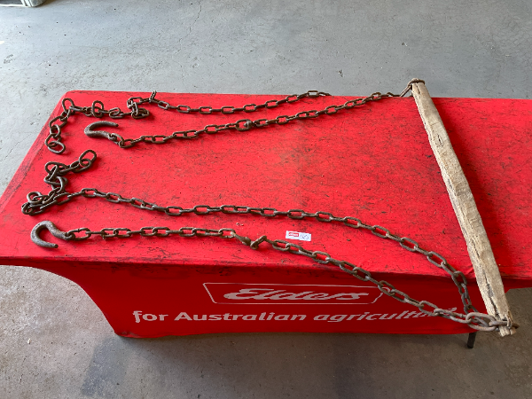 Lot 40 - Swingle Tree & Chains | AuctionsPlus