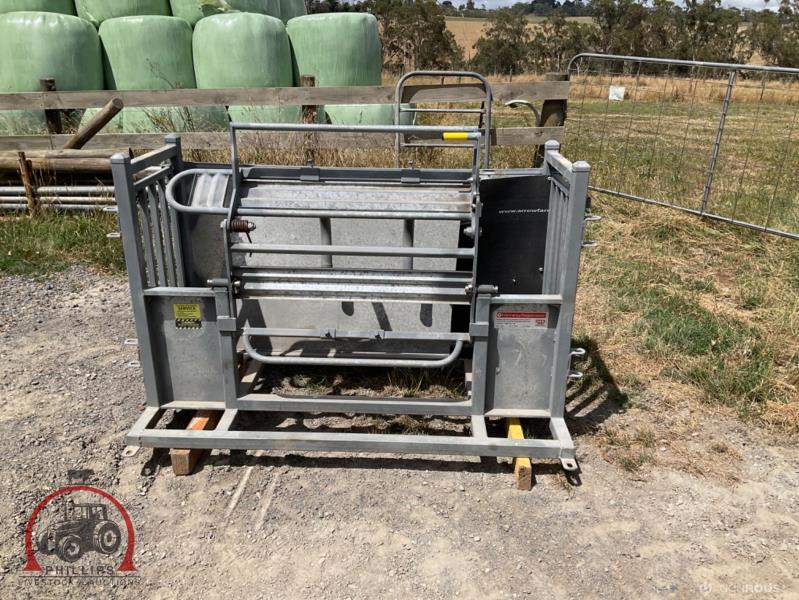 Lot 121 - Arrow Farmquip Sheep & Goat Handler | AuctionsPlus