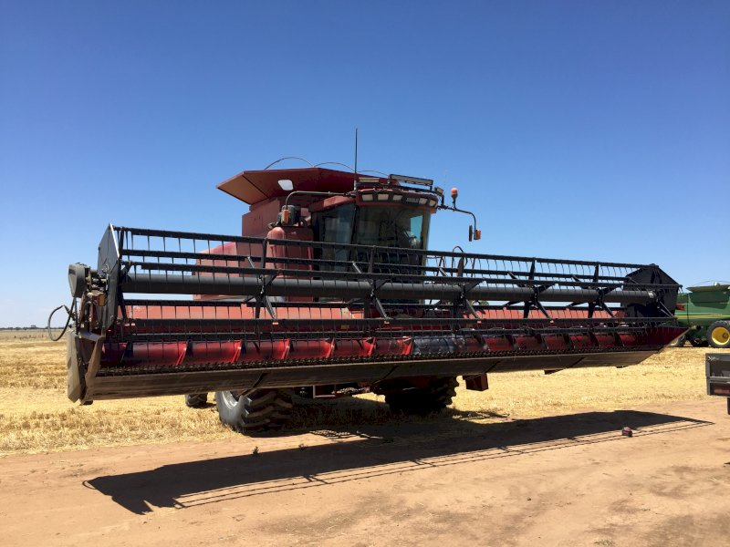 Lot 11 - Case IH 2188 Header with 30ft Case 1010 Front with Trailer ...