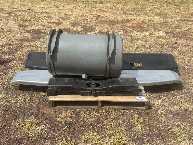 Lot 48 - Steel bumper bar, fuel tank, chrome bumper bar | AuctionsPlus