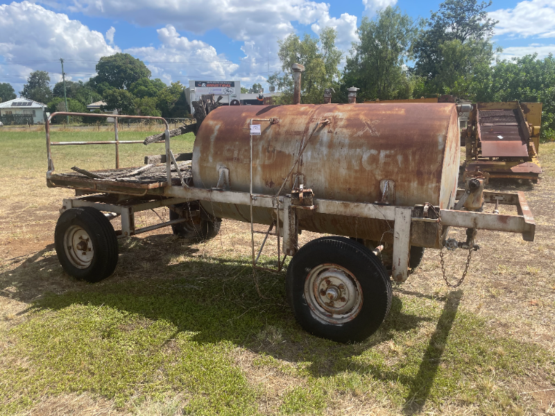 Mobile fuel tank on 4 wheel trailer | AuctionsPlus