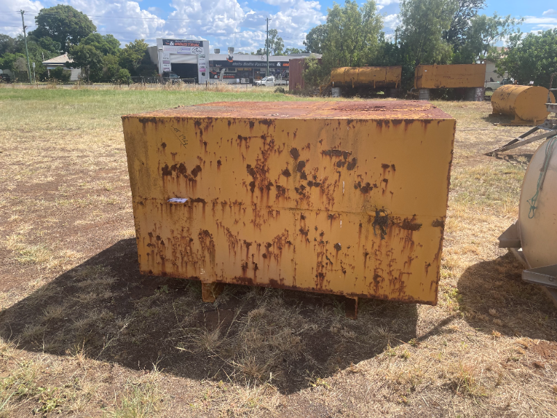 Lot 194 - Steel Water Tank | AuctionsPlus