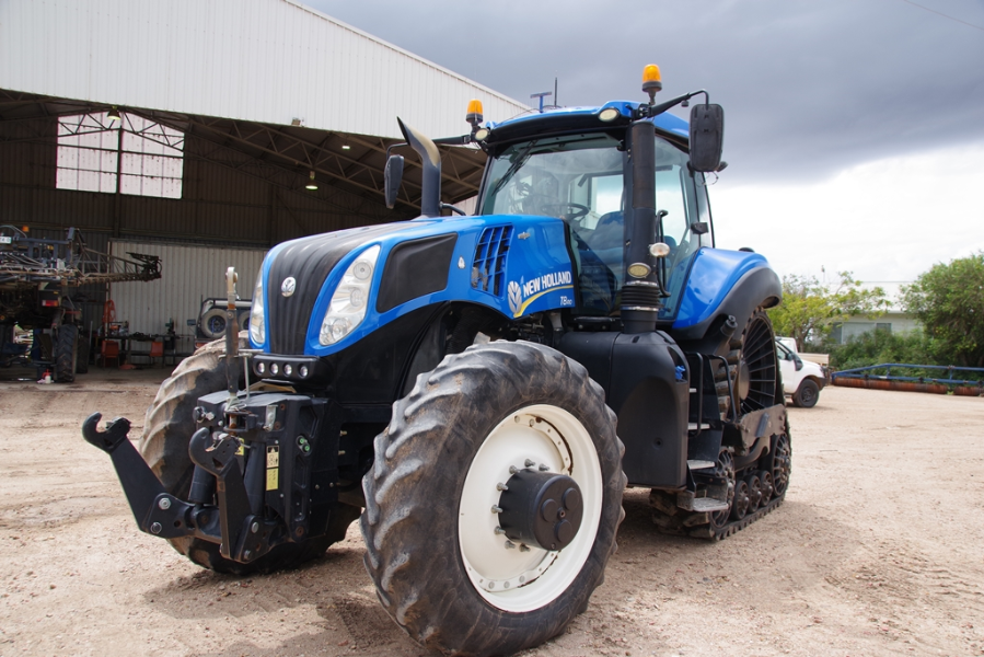 Lot 5 - 2015 New Holland T8.410 Smart Trax FWA Tractor | AuctionsPlus