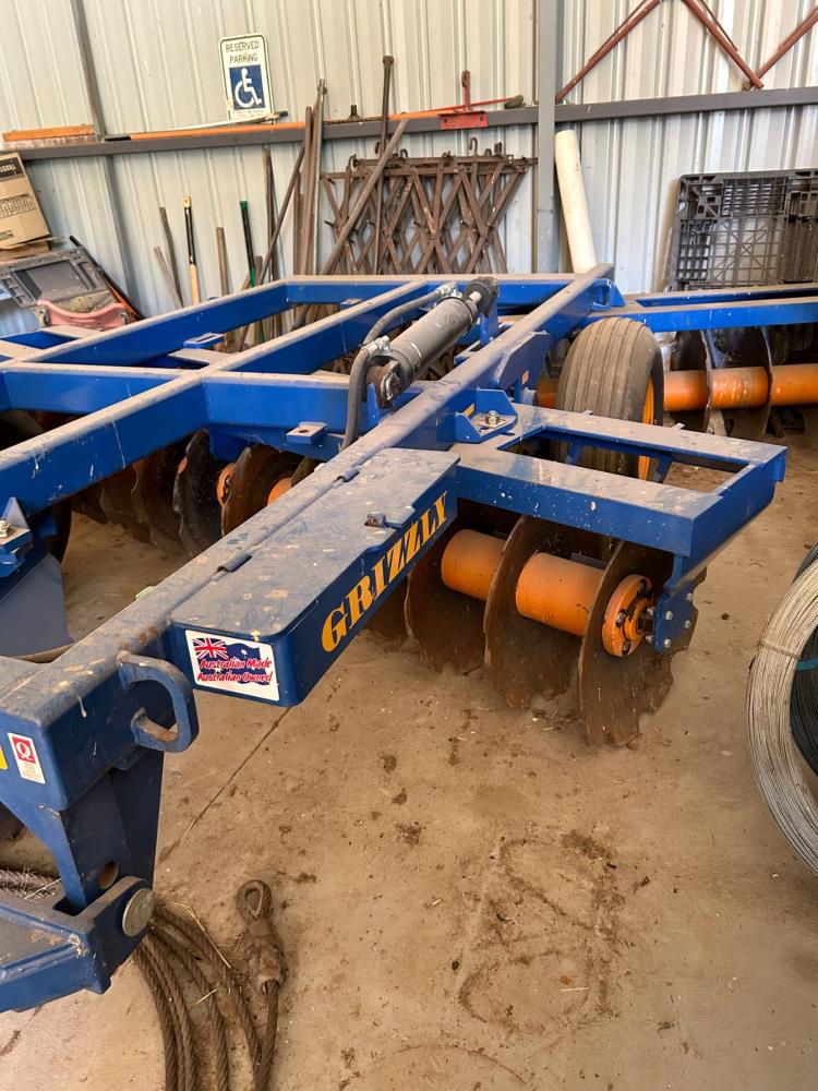 Lot 200 - Grizzly 24 Disc Offset Plough GT024 | AuctionsPlus