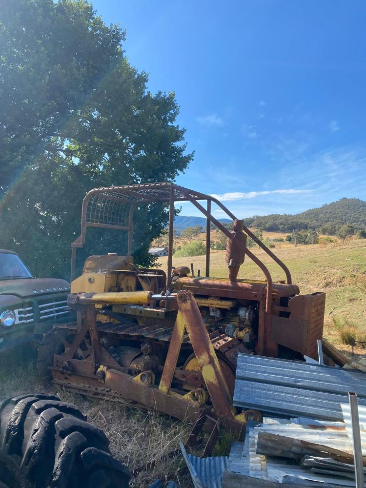 Lot 405 - International crawler Bulldozer TD9 | AuctionsPlus