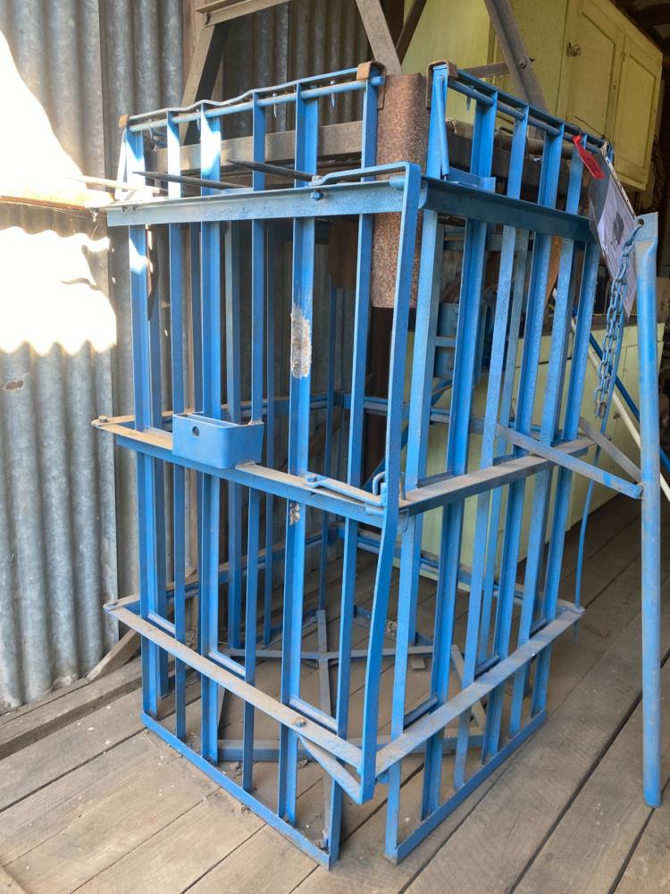 Lot 601 - Wool press 'Gardner one man' | AuctionsPlus