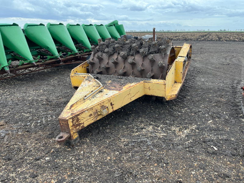 Lot 172 - Vibroll 72T pad foot roller, Duetz diesel engine | AuctionsPlus