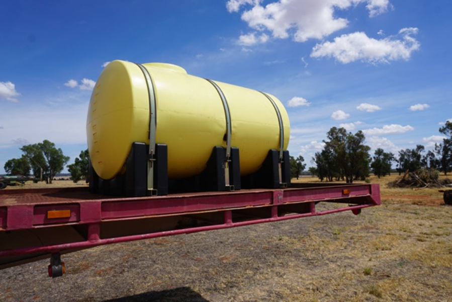 Lot 26 - 2500Lt Yellow water tank | AuctionsPlus