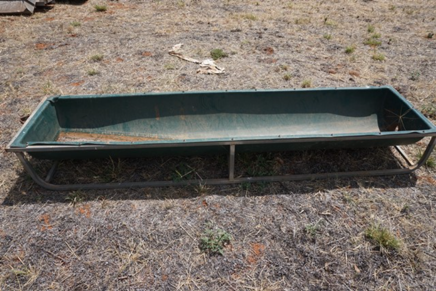 Lot 52 - Poly water trough 8ft | AuctionsPlus