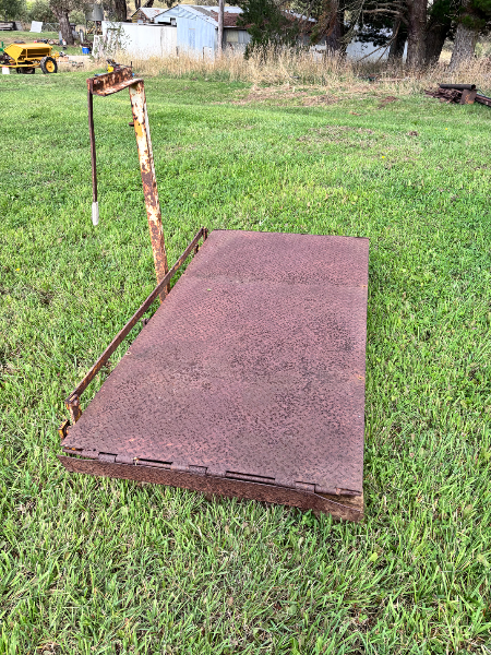 Lot 41 - Old cattle scales | AuctionsPlus