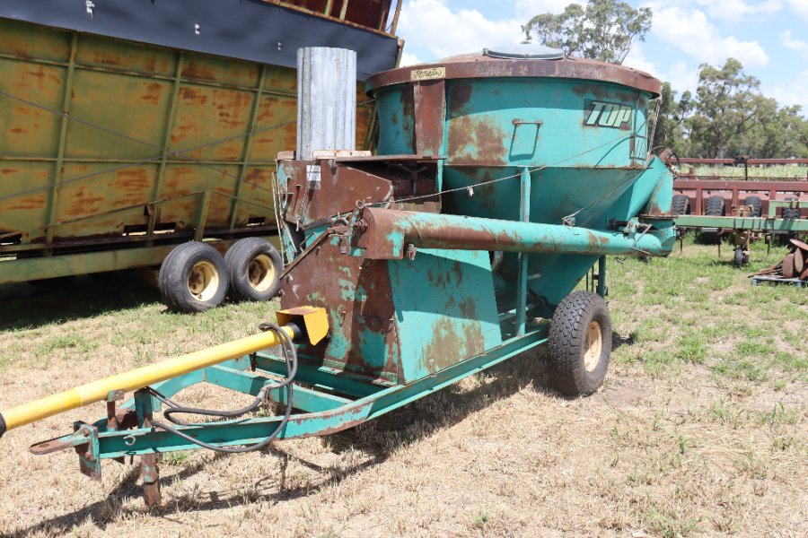 Lot 42 - Jetstream Top Mix Cattle feed mixer and Hammer mill | AuctionsPlus