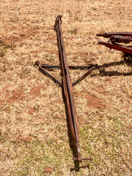 Lot 35 - 3PL lifting bar/jib | AuctionsPlus