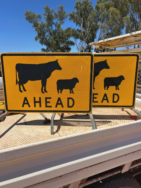 Lot 86 - Livestock signs | AuctionsPlus
