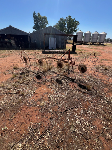Lot 91 - 4 Wheel hay rake | AuctionsPlus