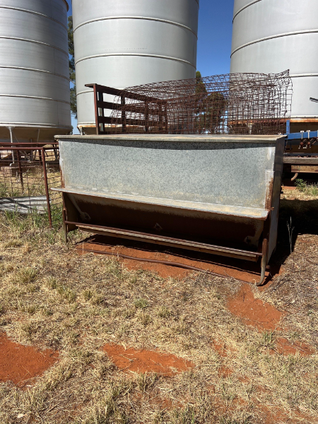 Lot 92 - Gal Sheep feeder | AuctionsPlus