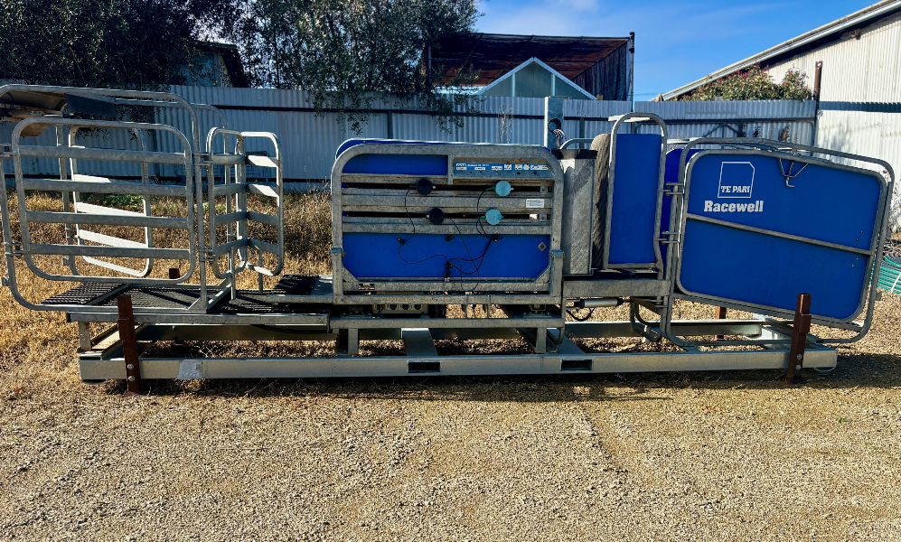 Lot 11 - Te Pari HD3 Handler and Skid Frame | AuctionsPlus