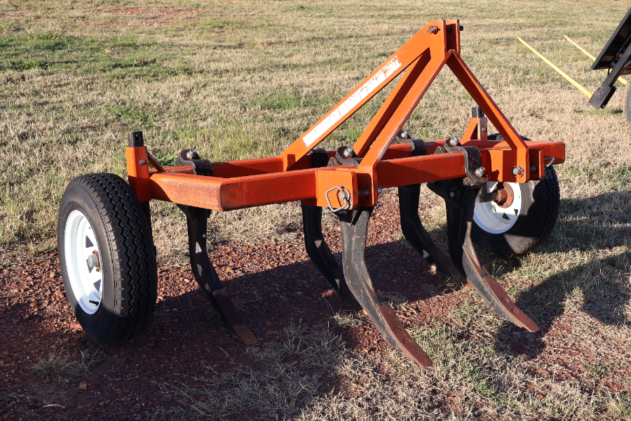 Lot 10 - Farm Tech Chisel Plough | AuctionsPlus