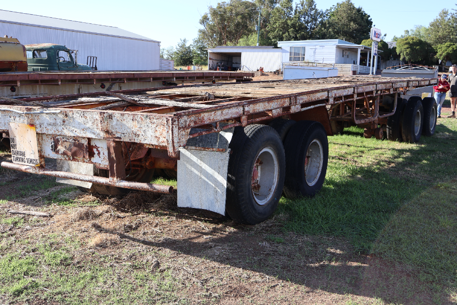 Lot 37 - Bogie Axle Trailer & Bogie Dolly | AuctionsPlus