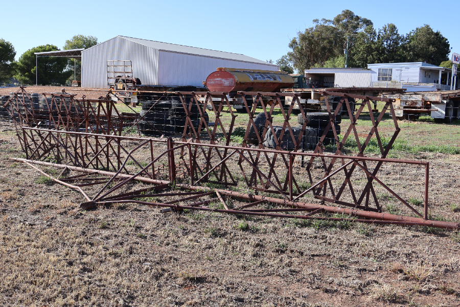 Lot 49 - 7 Leaf Fire Harrows | AuctionsPlus