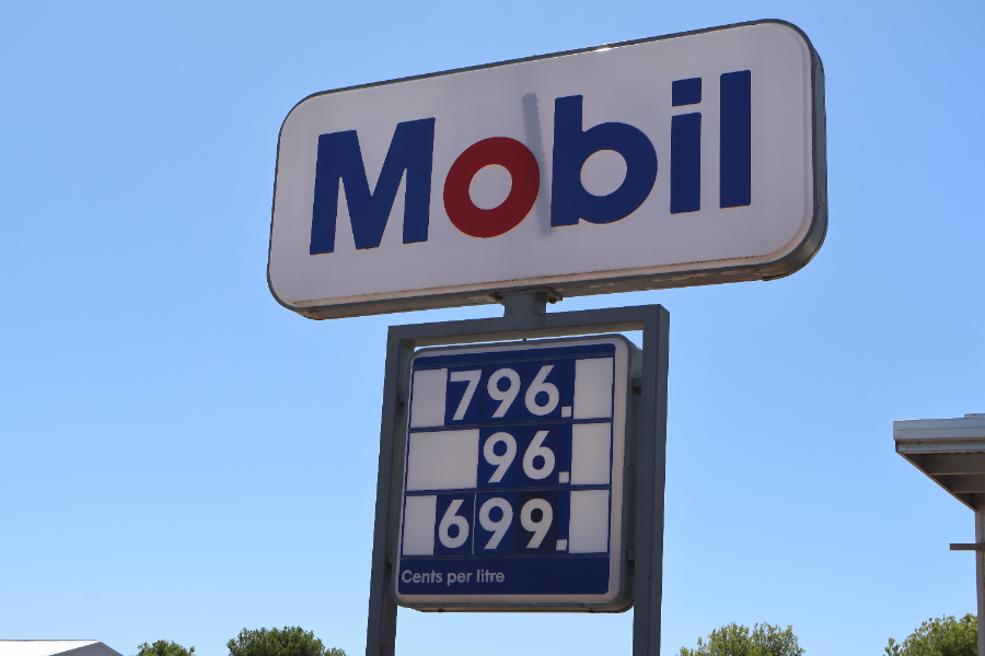 Lot 67 - Mobil Sign | AuctionsPlus